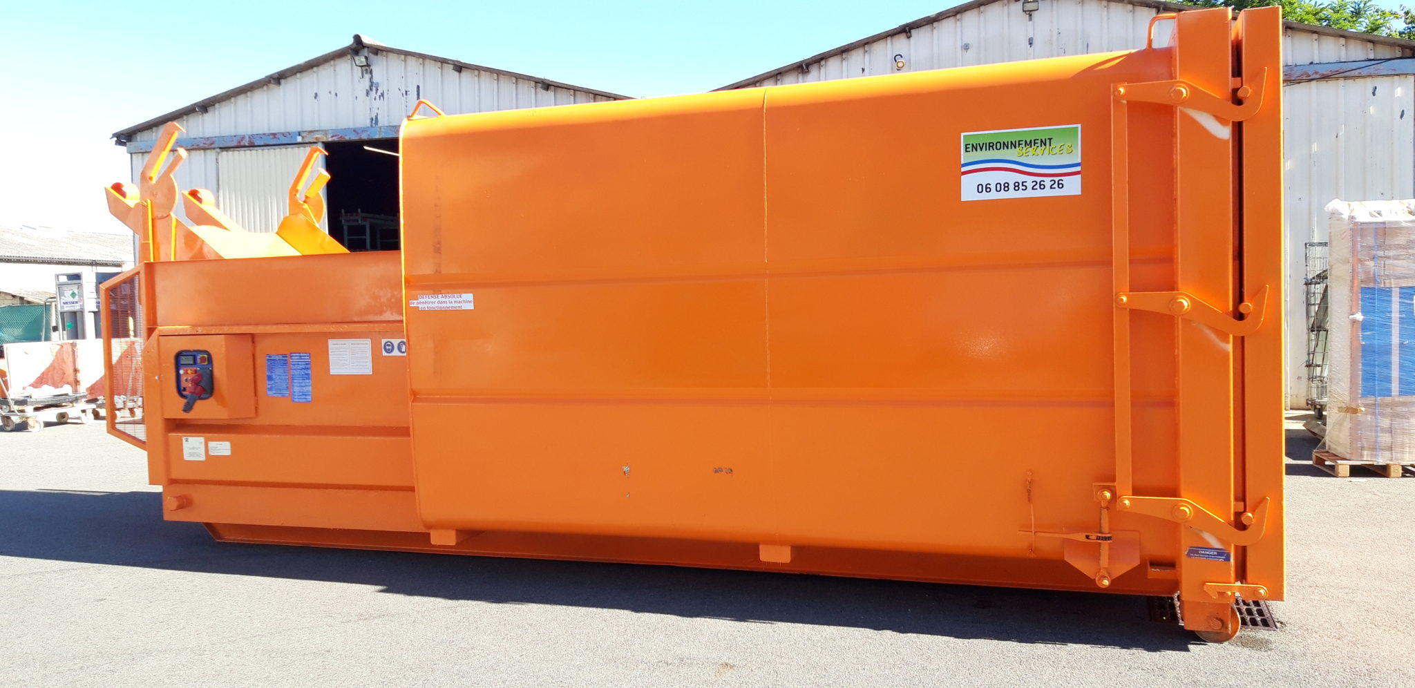 Compacteur MONOBLOC pour CARTONS avec BASCULEUR intégré